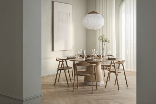 Bolia Béžový kamenný jídelní stůl Piro 125 cm s dubovou podnoží | FAVI.cz