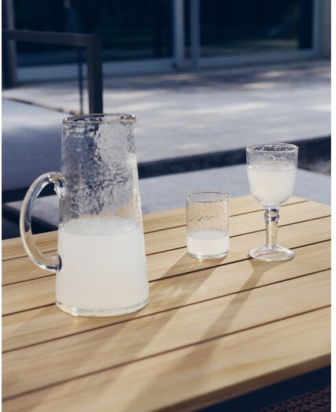 Sklenička na víno Vinea – Kave Home | FAVI.cz