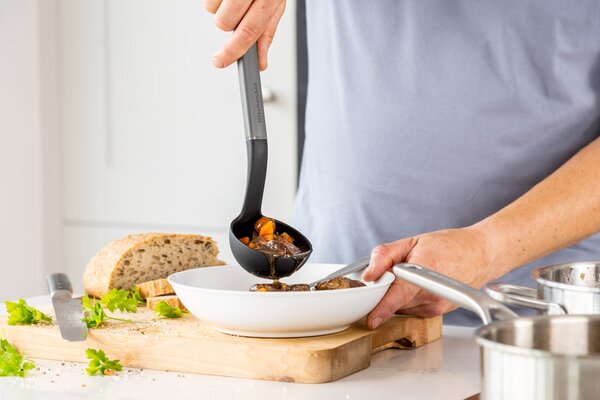 Naběračka KitchenAid Classic Collection 30 cm šedá KHA006OHCHGG | FAVI.cz